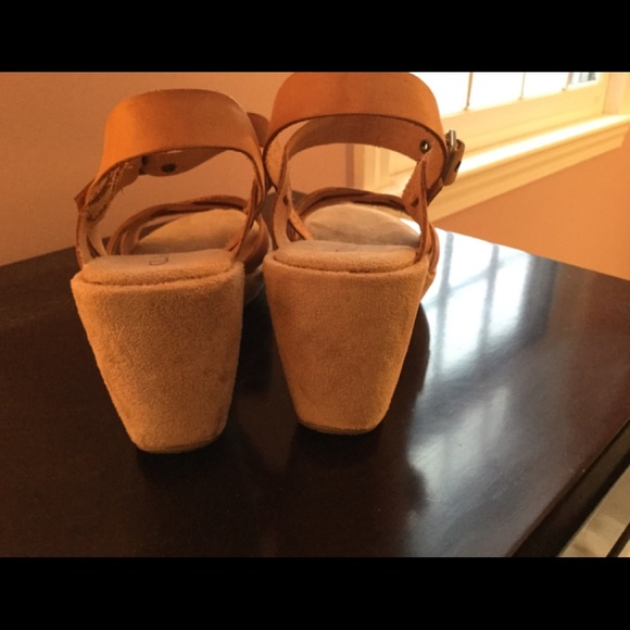 CL Laundry | Shoes | New Cl By Laundry Tan Leather Wedge Sandals 75m ...